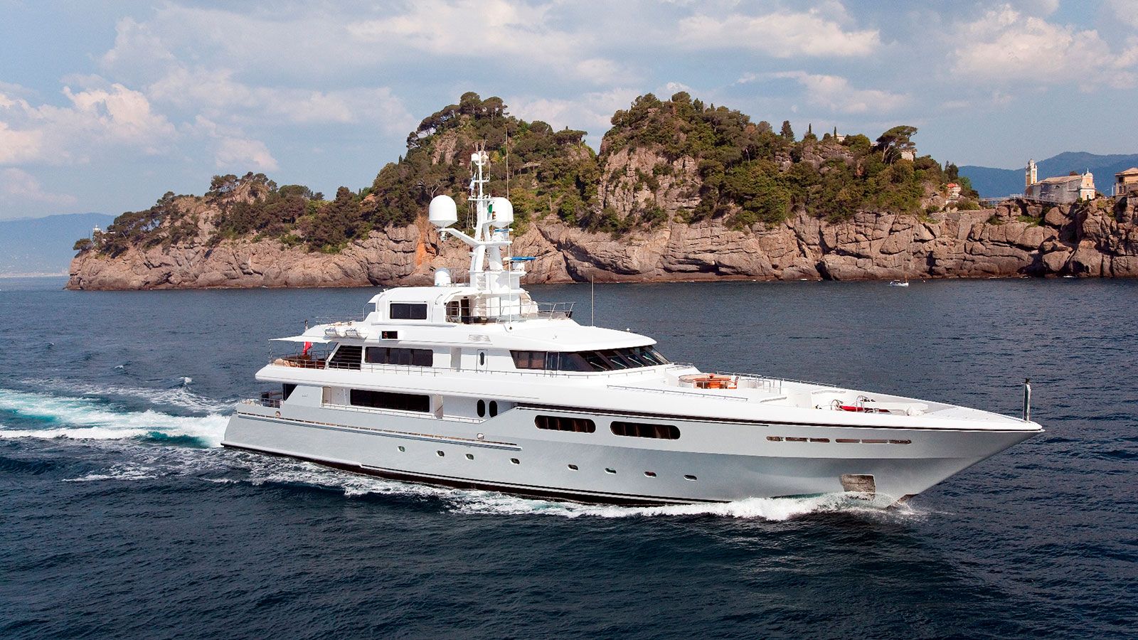 50m Codecasa motor yacht Olmida sold
